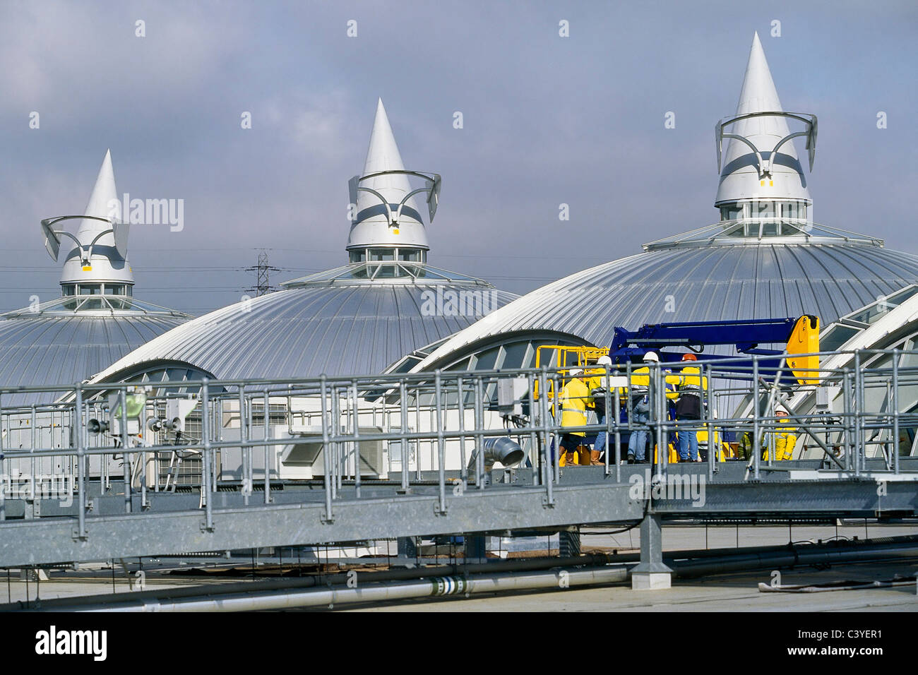 Bluewater shopping centre hi-res stock photography and images - Alamy
