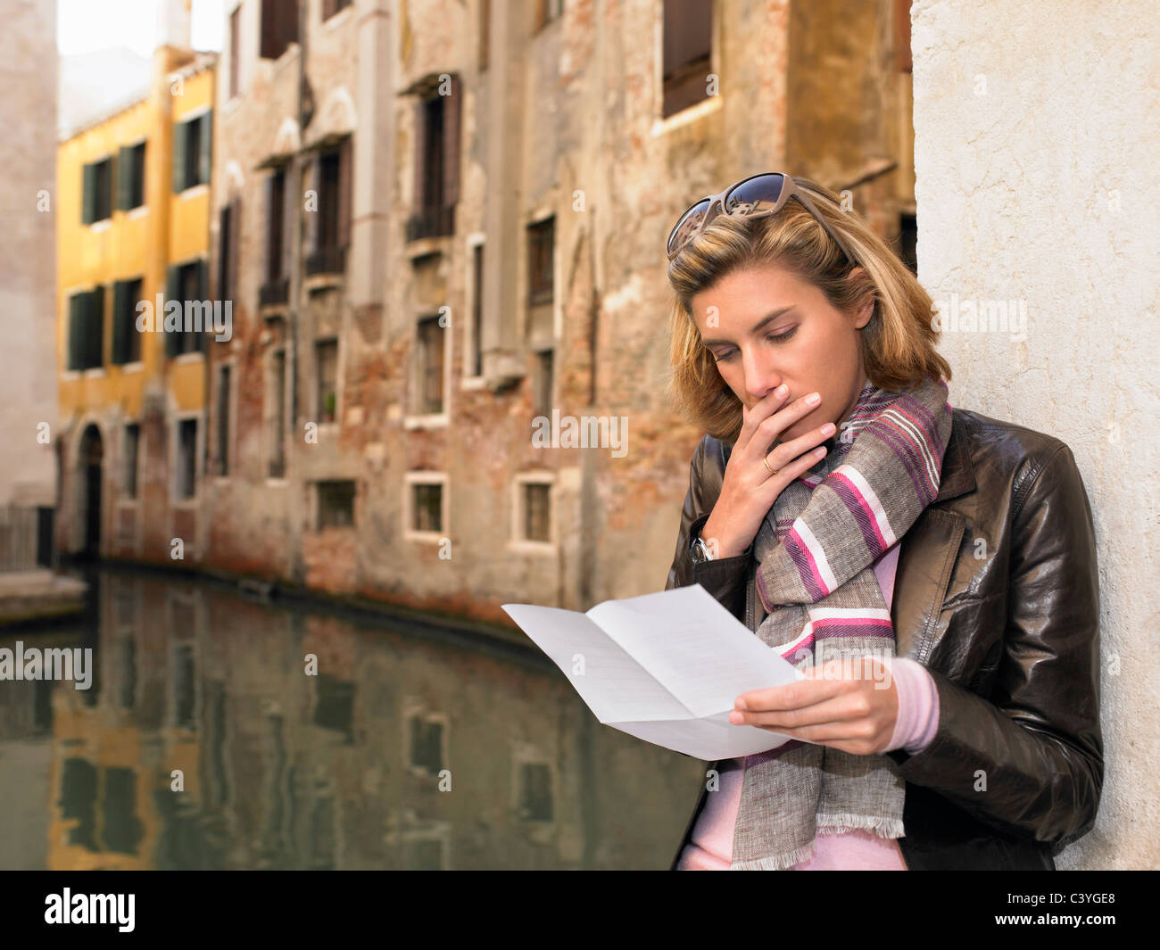 Covering letter hi-res stock photography and images - Alamy
