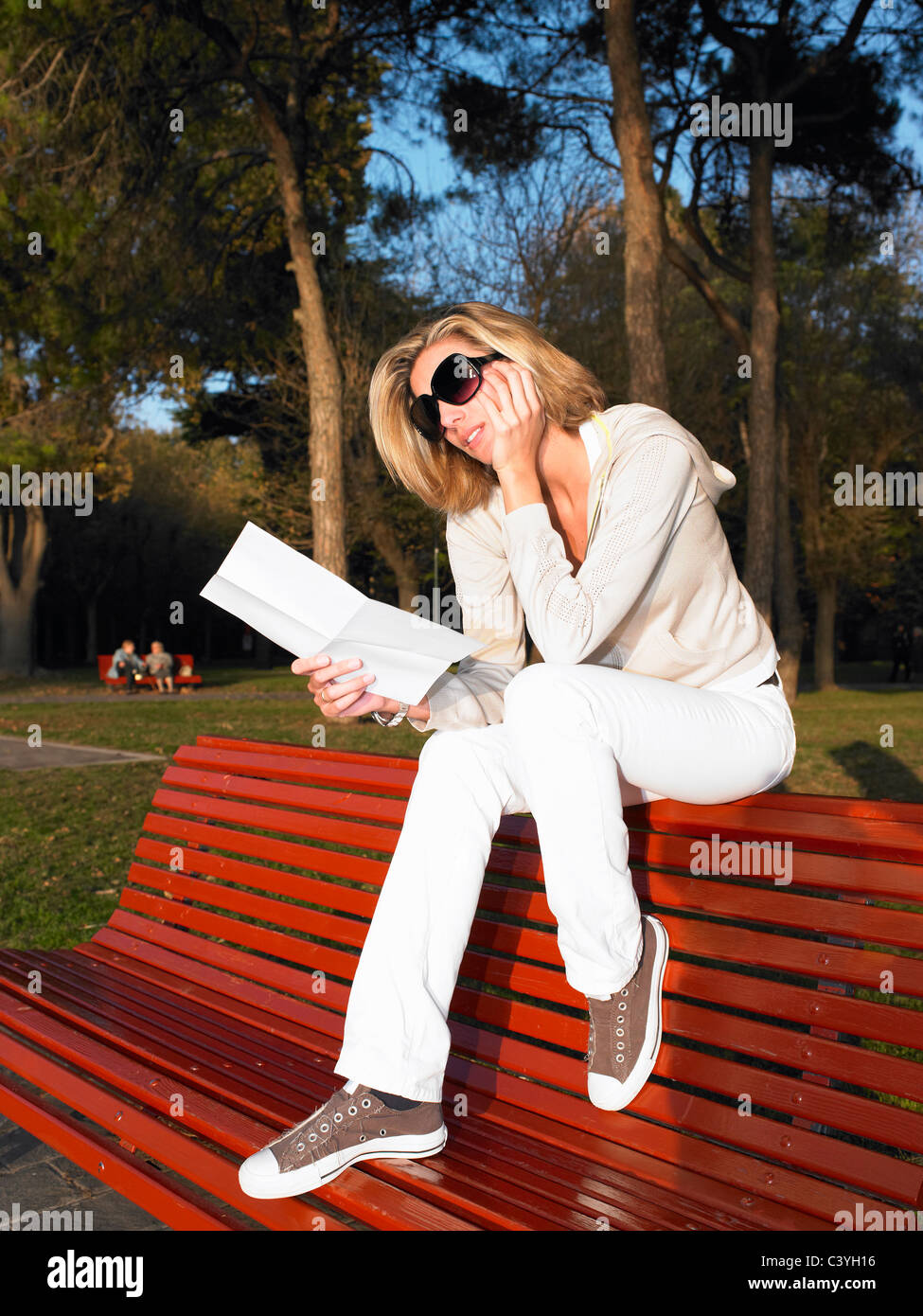 Woman reading a letter Stock Photo - Alamy