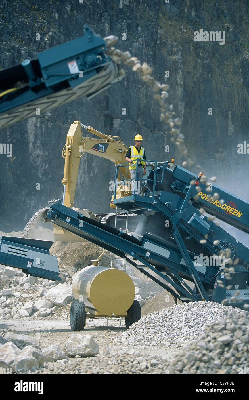 Powerscreen Chieftain 600 aggregate screen on site Stock Photo - Alamy