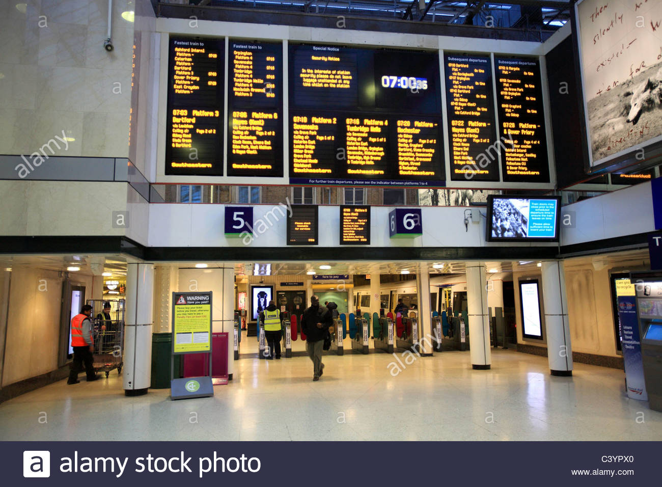 Charing Cross Station Sign Stock Photos & Charing Cross Station Sign ...