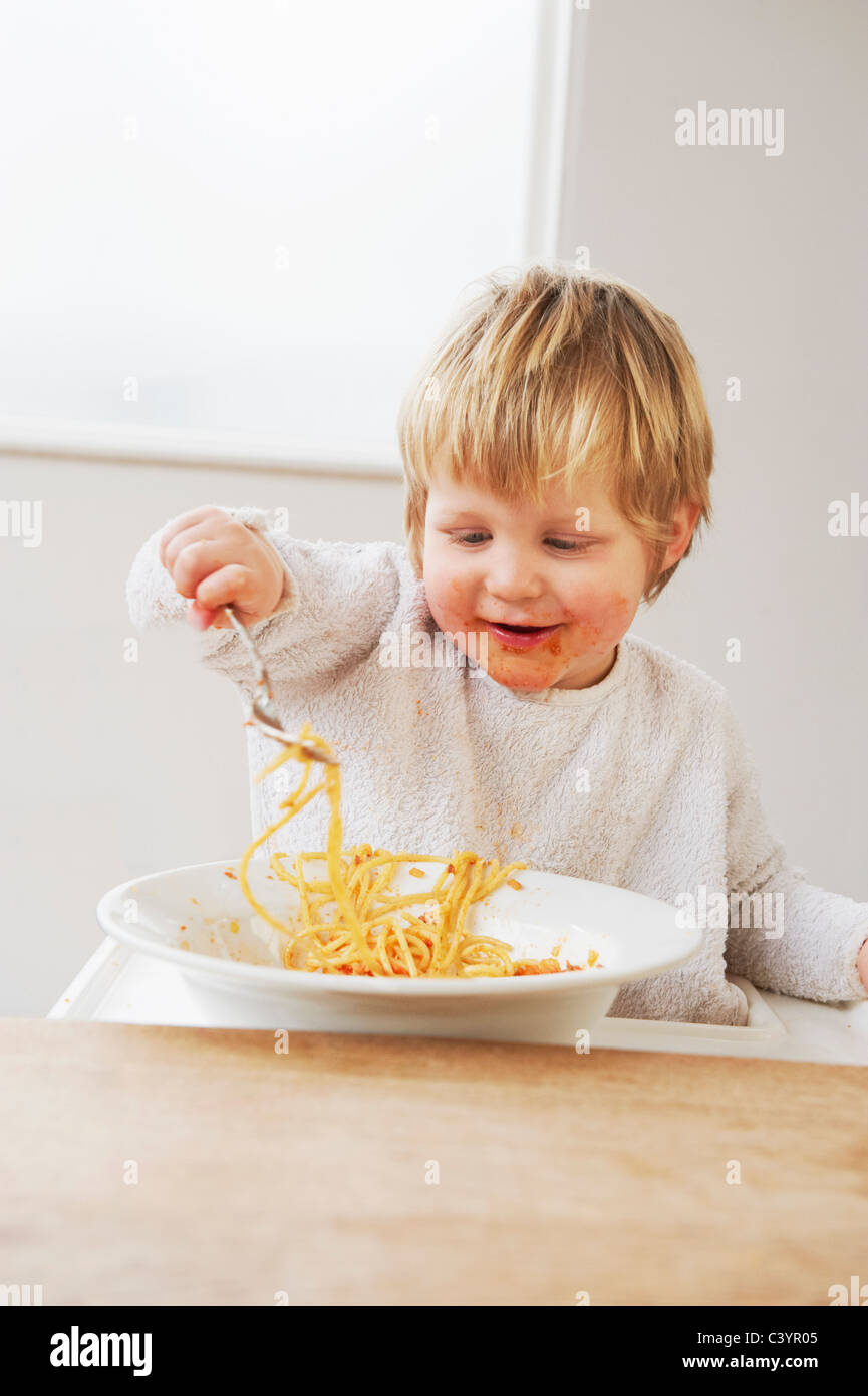 Messy baby boy eating spaghetti hi-res stock photography and images - Alamy