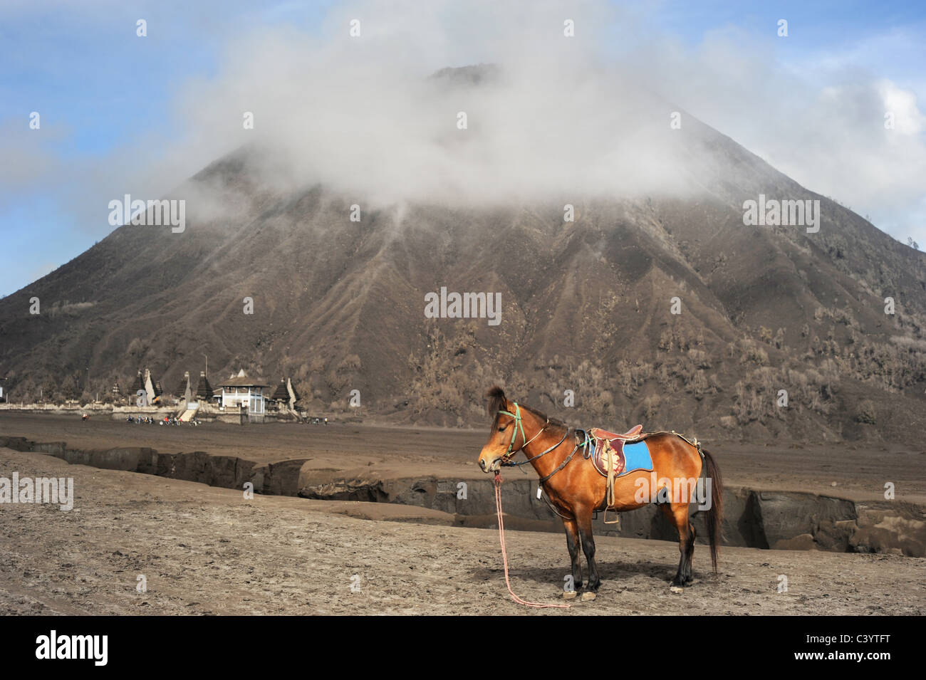 Volcano front view hi-res stock photography and images - Alamy