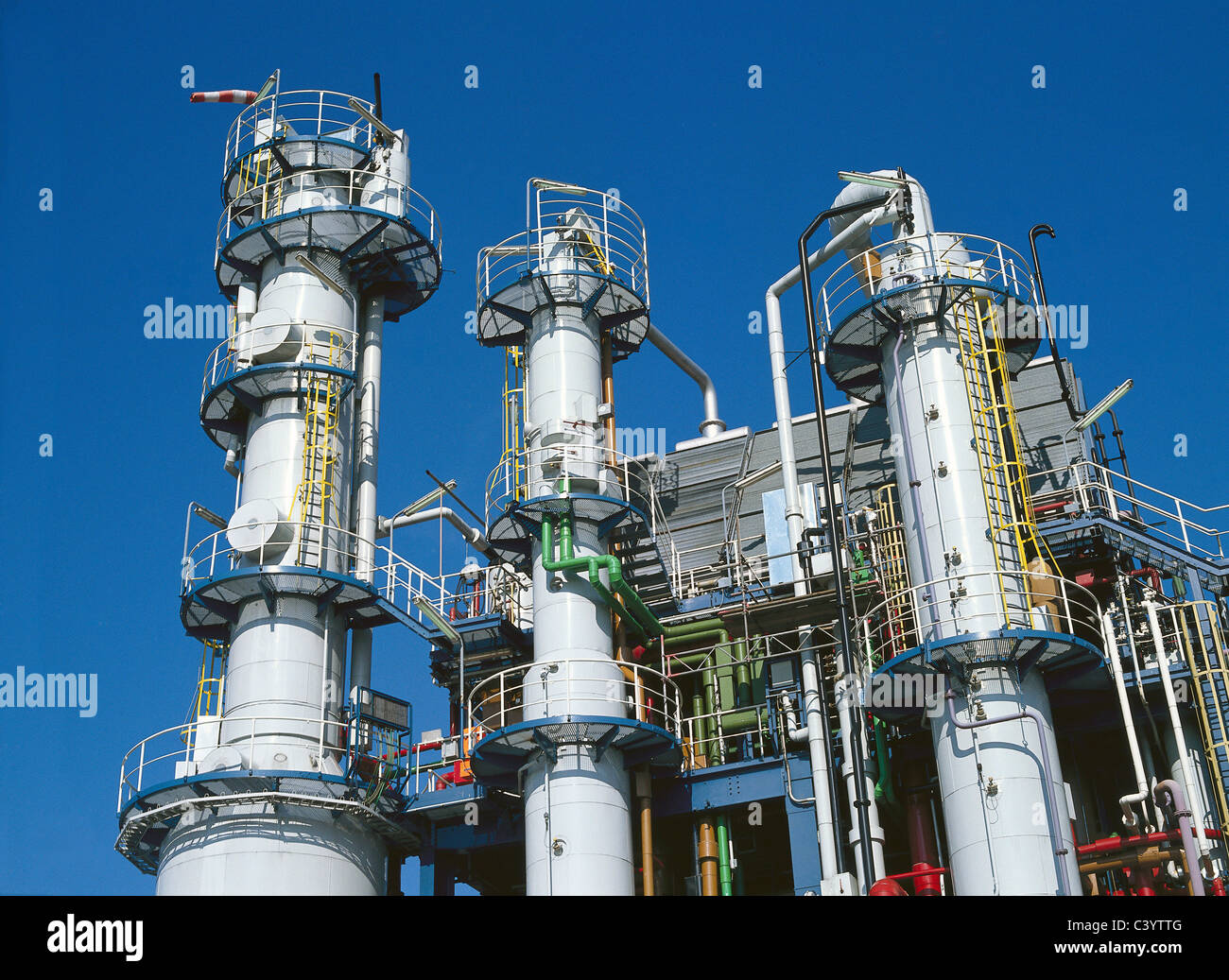 Distillation chemistry hi-res stock photography and images - Alamy