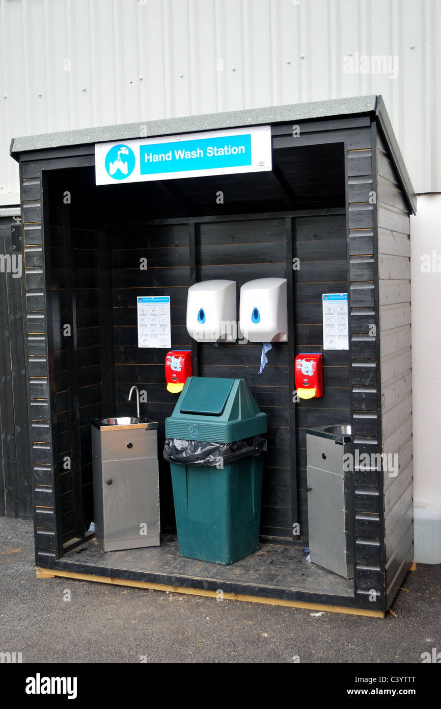 Outdoor Wash station Stock Photo - Alamy