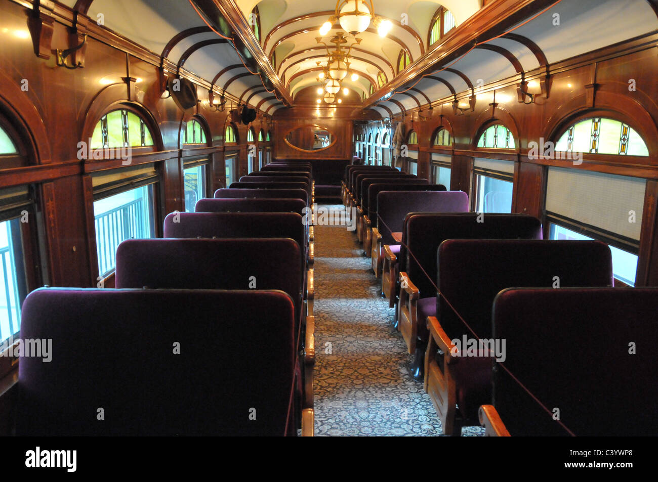 Uniform arched windows hi-res stock photography and images - Alamy