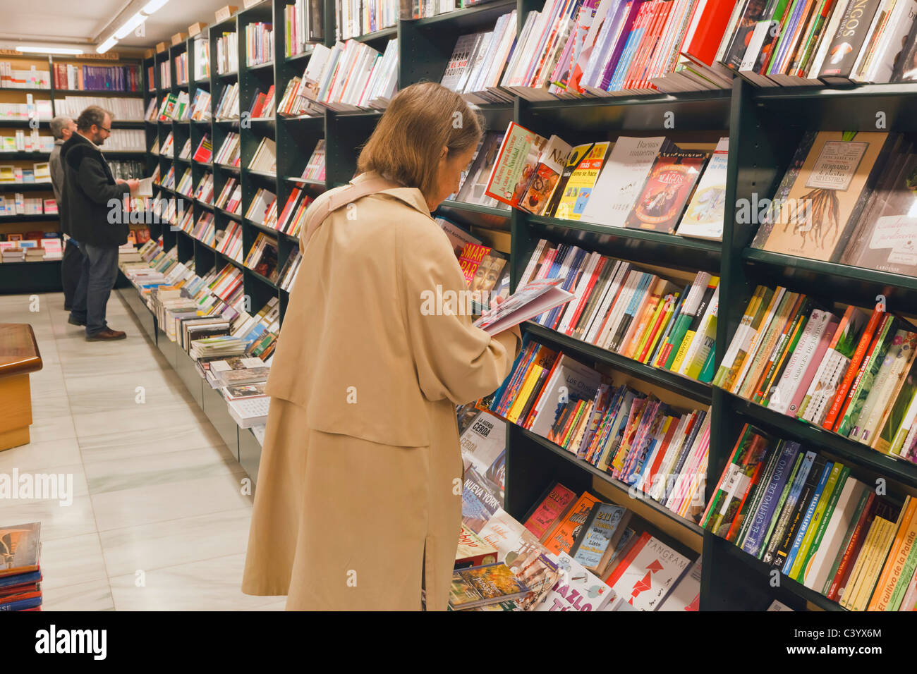 Inside bookshop hi-res stock photography and images - Alamy