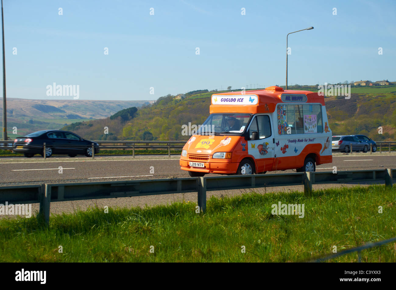 Moving ice cream van hi-res stock photography and images - Alamy