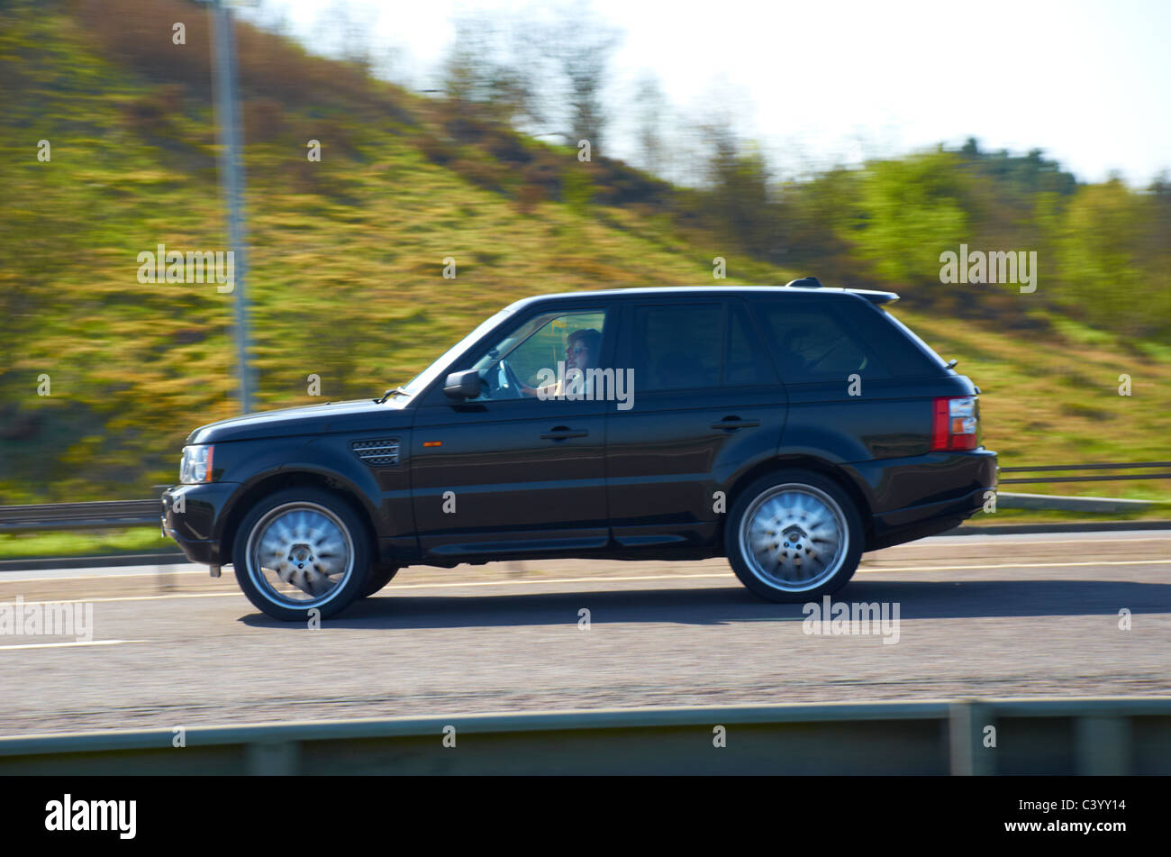 Range rover driving off road hi-res stock photography and images - Alamy