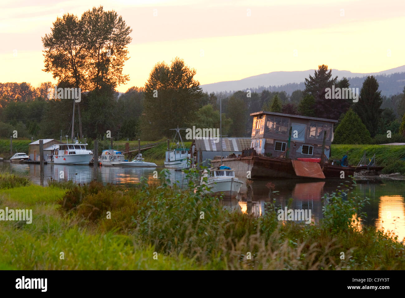 Magic hour colors over boats and barges on the Alouette River, Pitt ...