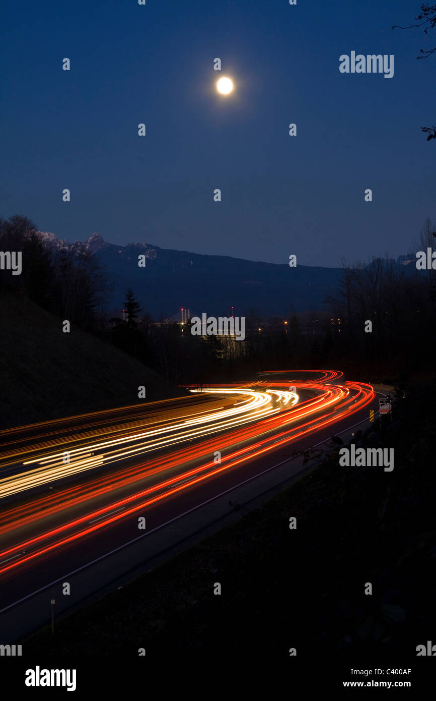 Vehicles lights streaks streaking hi-res stock photography and images ...