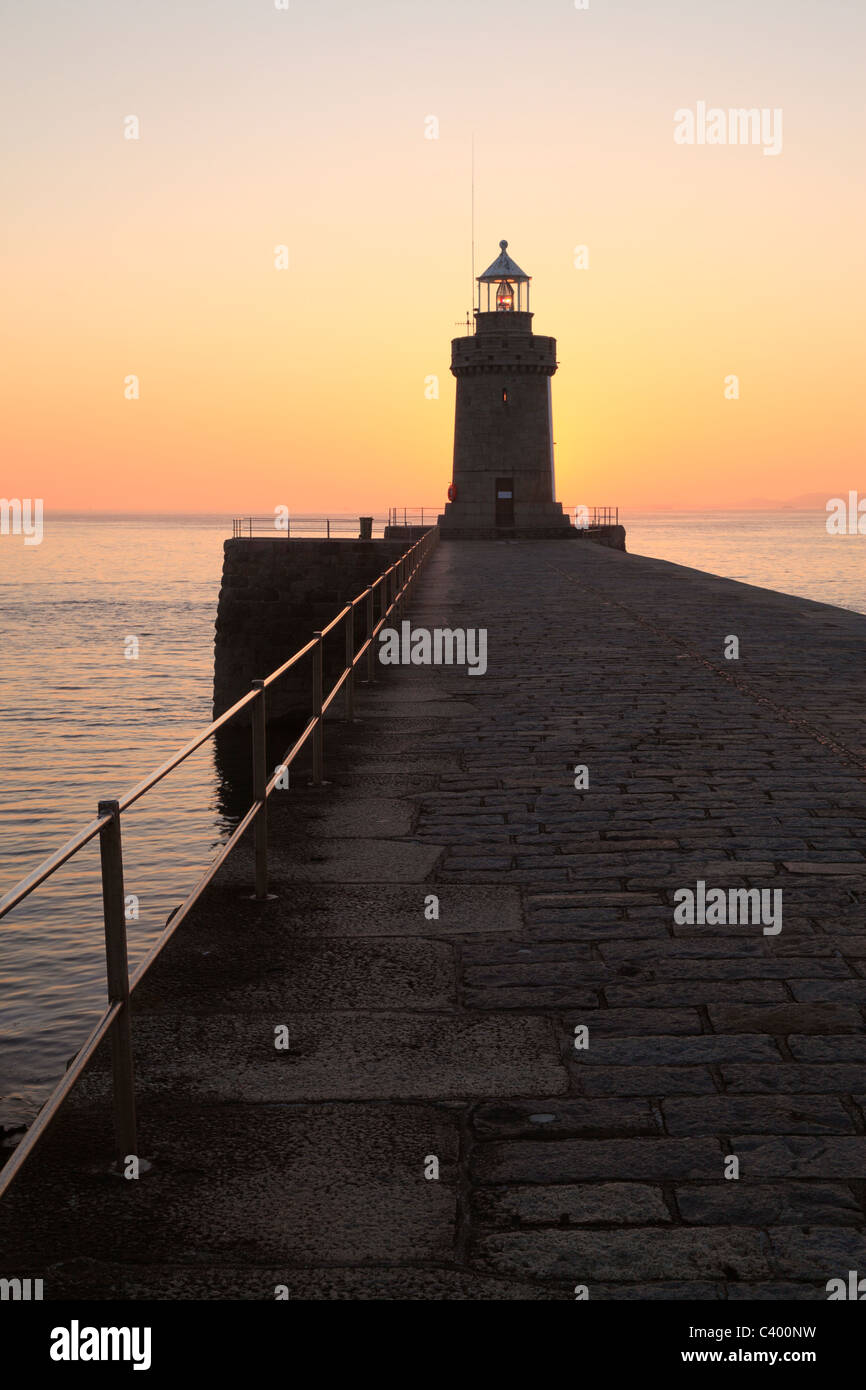 St Peters Port lighthouse at sunrise Stock Photo - Alamy