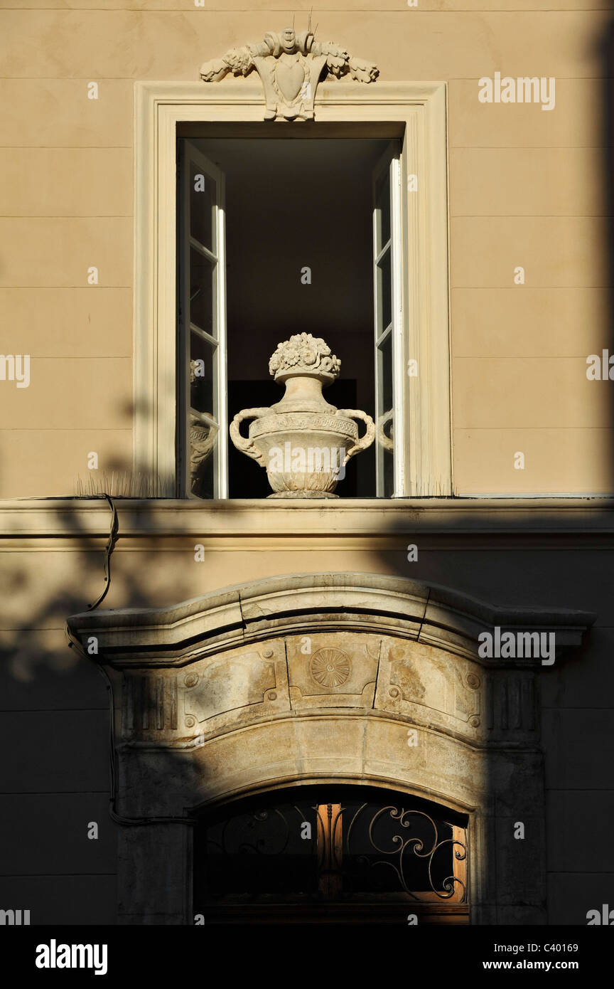 Decorative vase in window, Bandol, Provence, France Stock Photo - Alamy