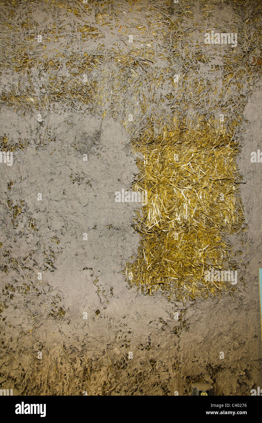 Straw bales construction hi-res stock photography and images - Alamy