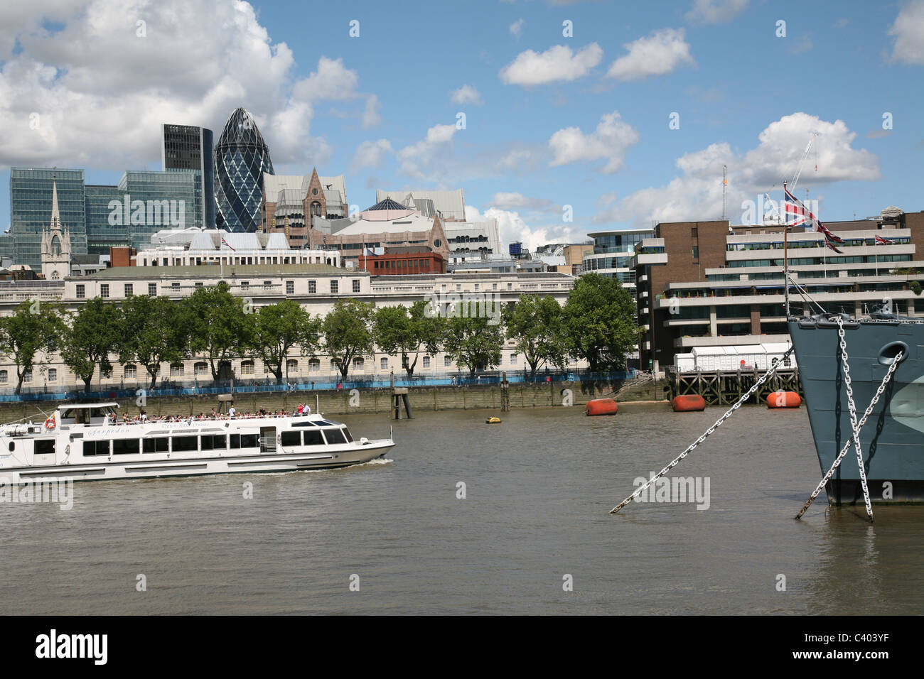 London financial district skyline hi-res stock photography and images ...