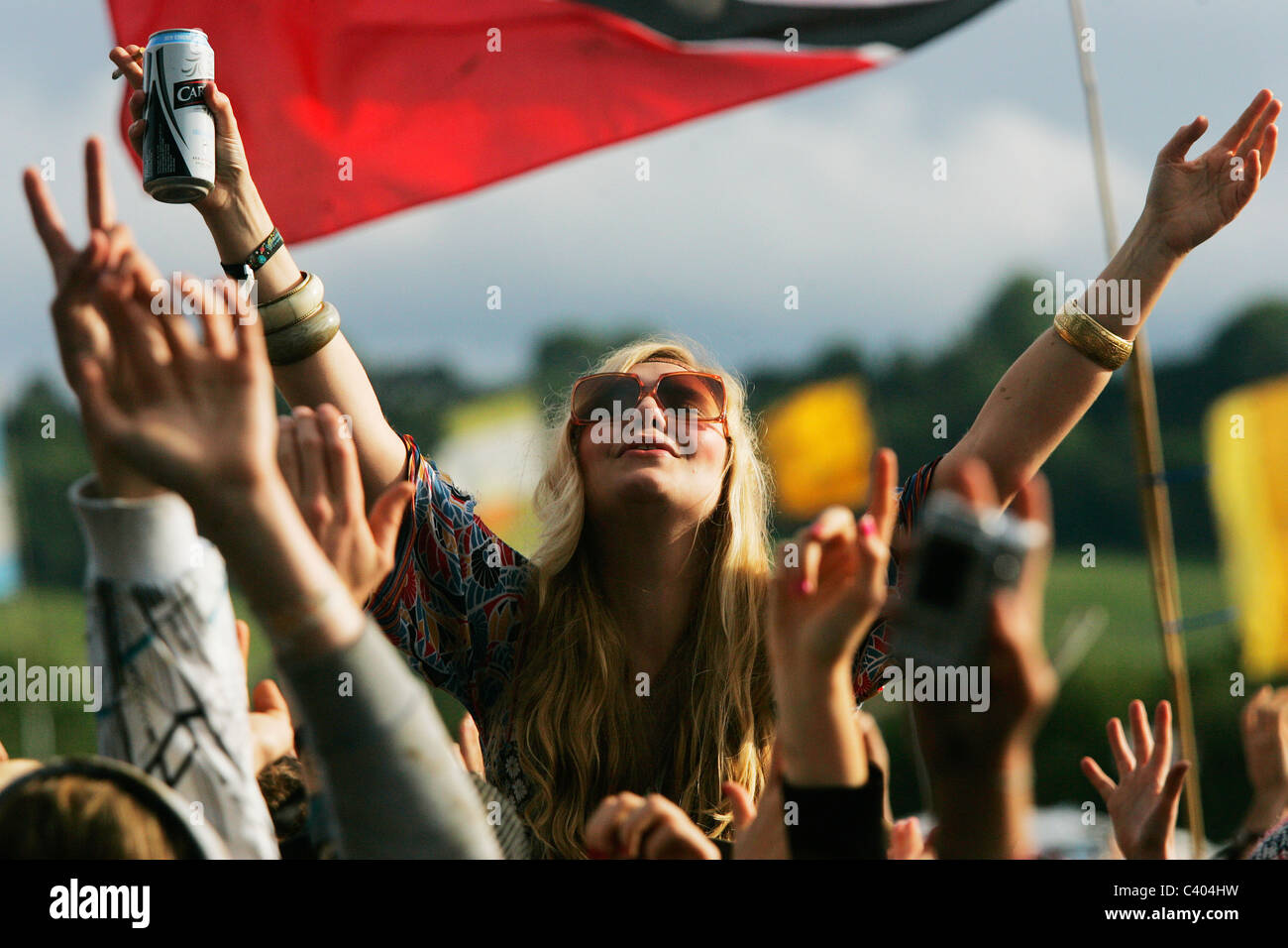 Pretty blonde girl in crowd hi-res stock photography and images - Alamy