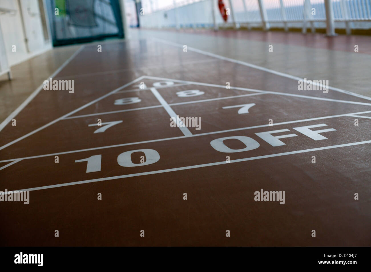 Shuffleboard hi-res stock photography and images - Alamy