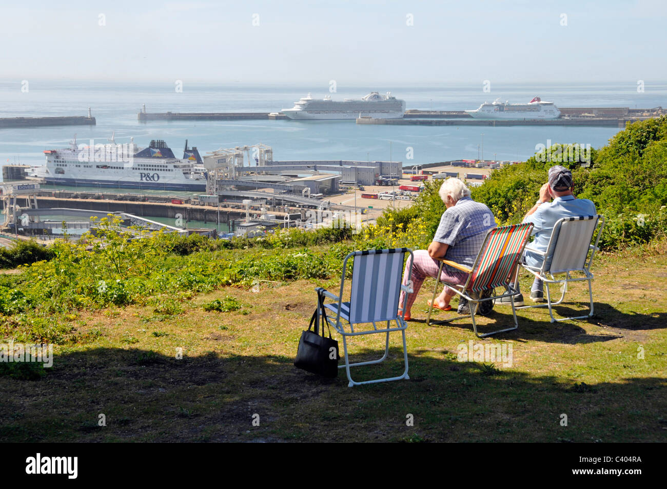 People sitting outdoors at the top of the White cliffs of Dover ...