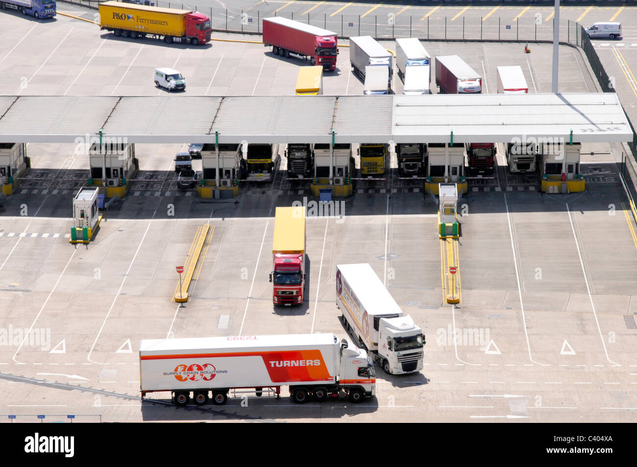 Queues of lorries hi-res stock photography and images - Alamy