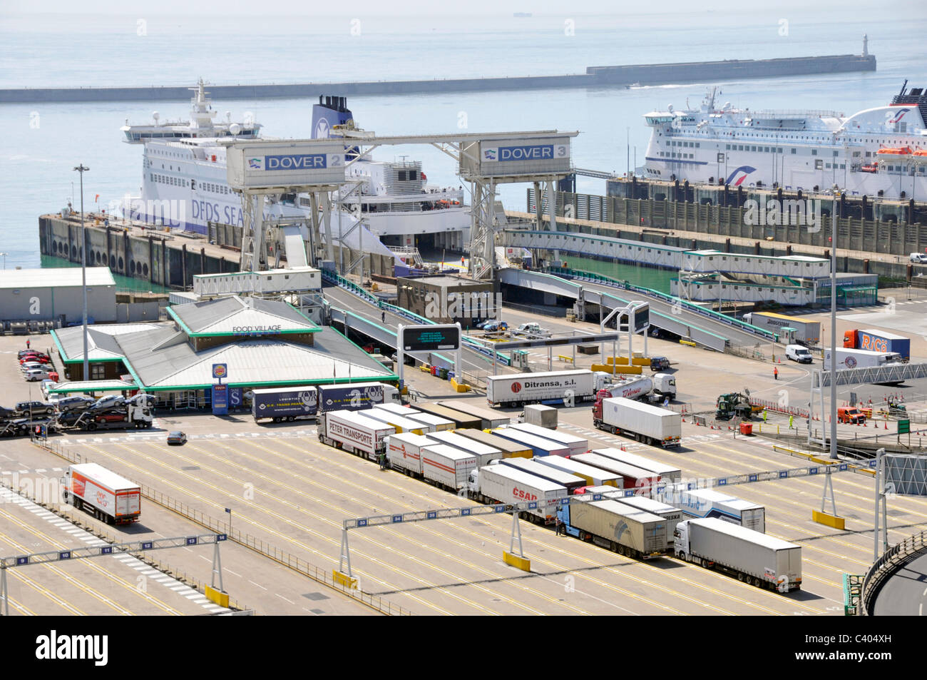 Lorries Ferry Queue High Resolution Stock Photography and Images - Alamy