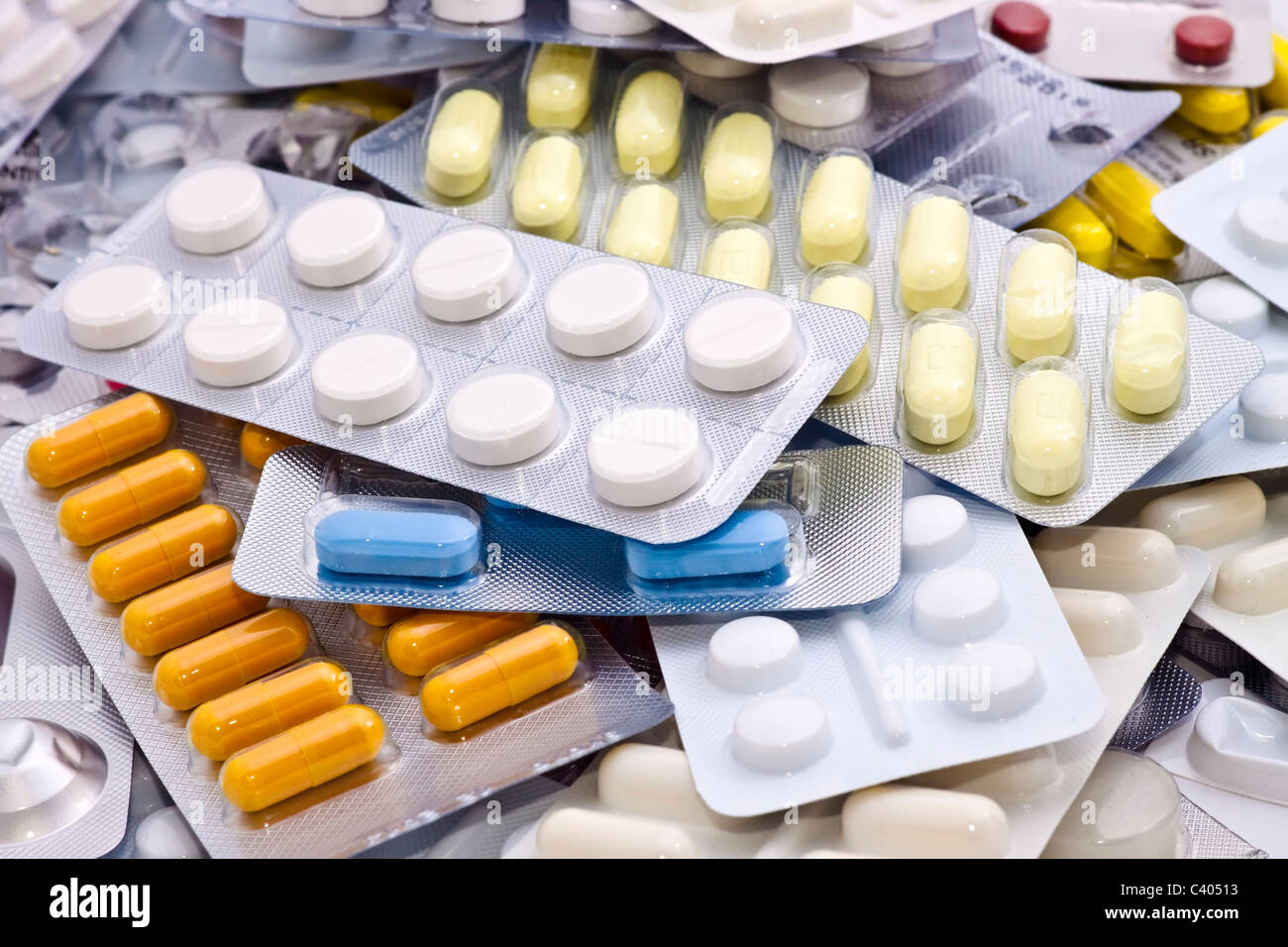 Pile of pill pills tablet tablets hi-res stock photography and images ...