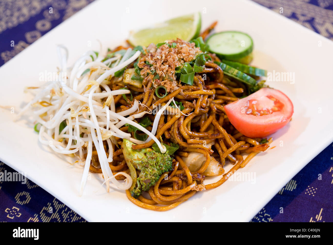 Thai Mee Goreng Noodles Stock Photo - Alamy