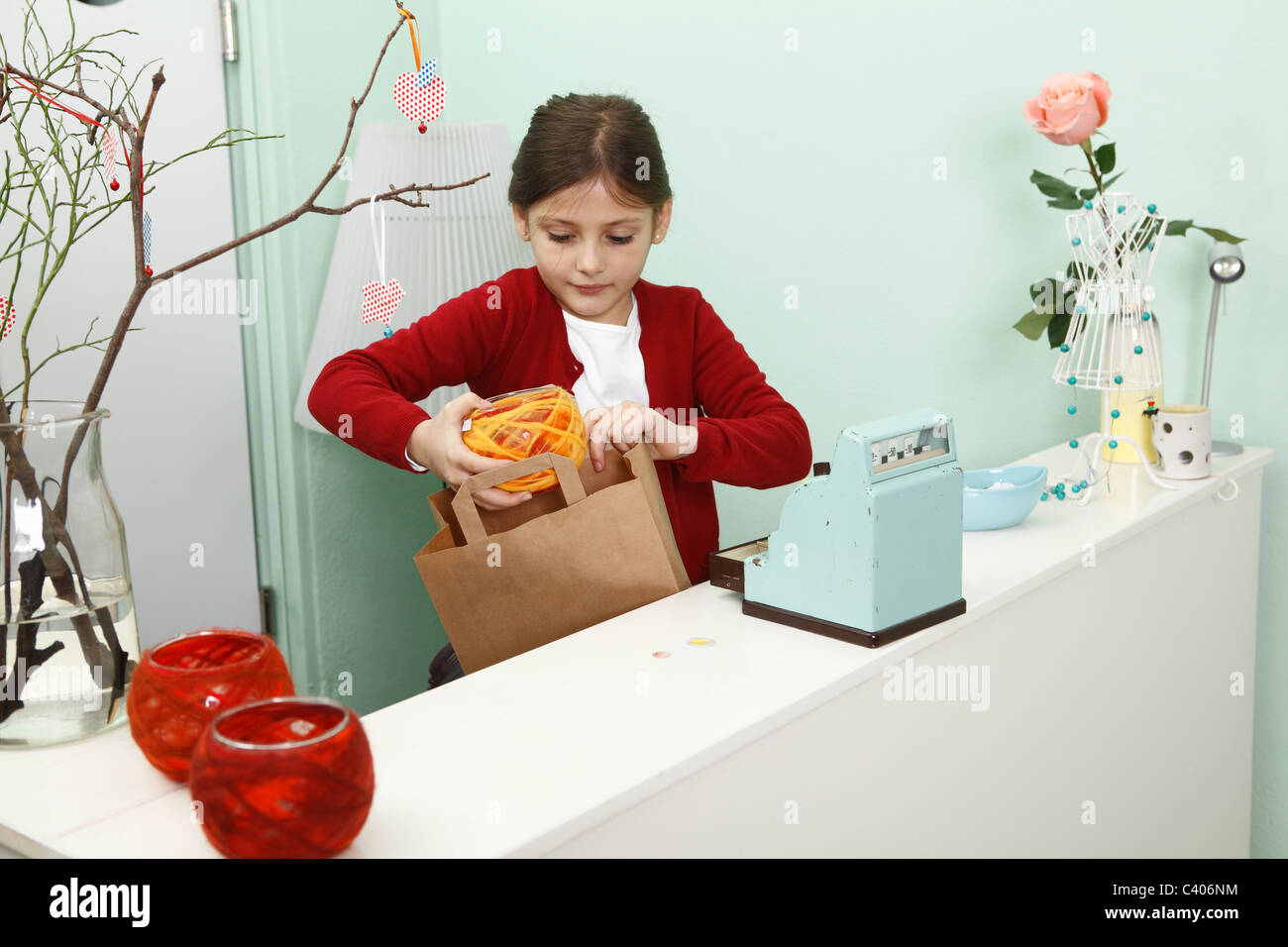 girl working behind shop till Stock Photo - Alamy