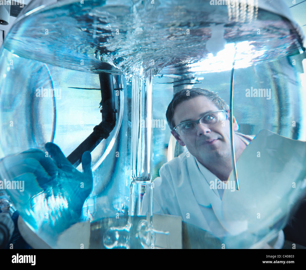 Vessel technology hi-res stock photography and images - Alamy