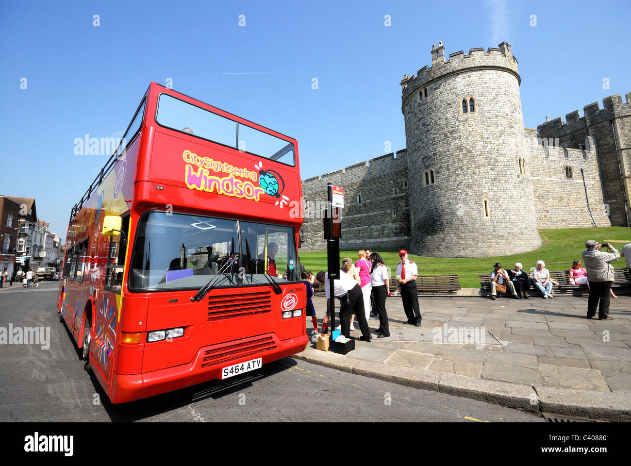 Tourist bus at Windsor Castle Stock Photo - Alamy