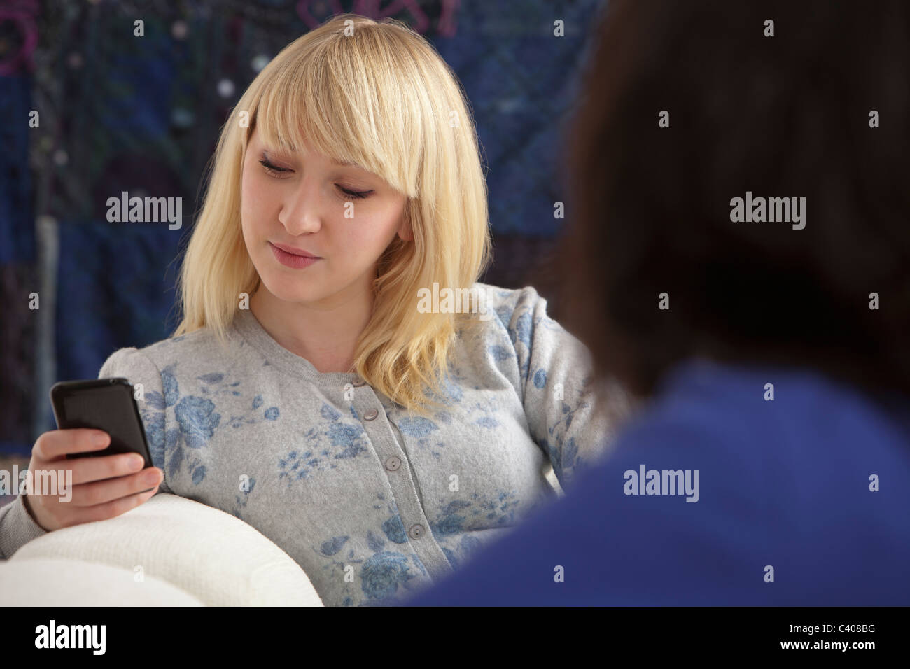 Mobile text message over shoulder hi-res stock photography and images ...