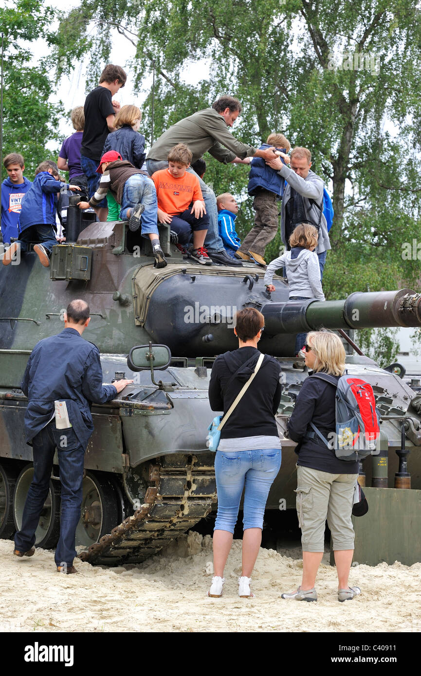 Army tank open hi-res stock photography and images - Alamy