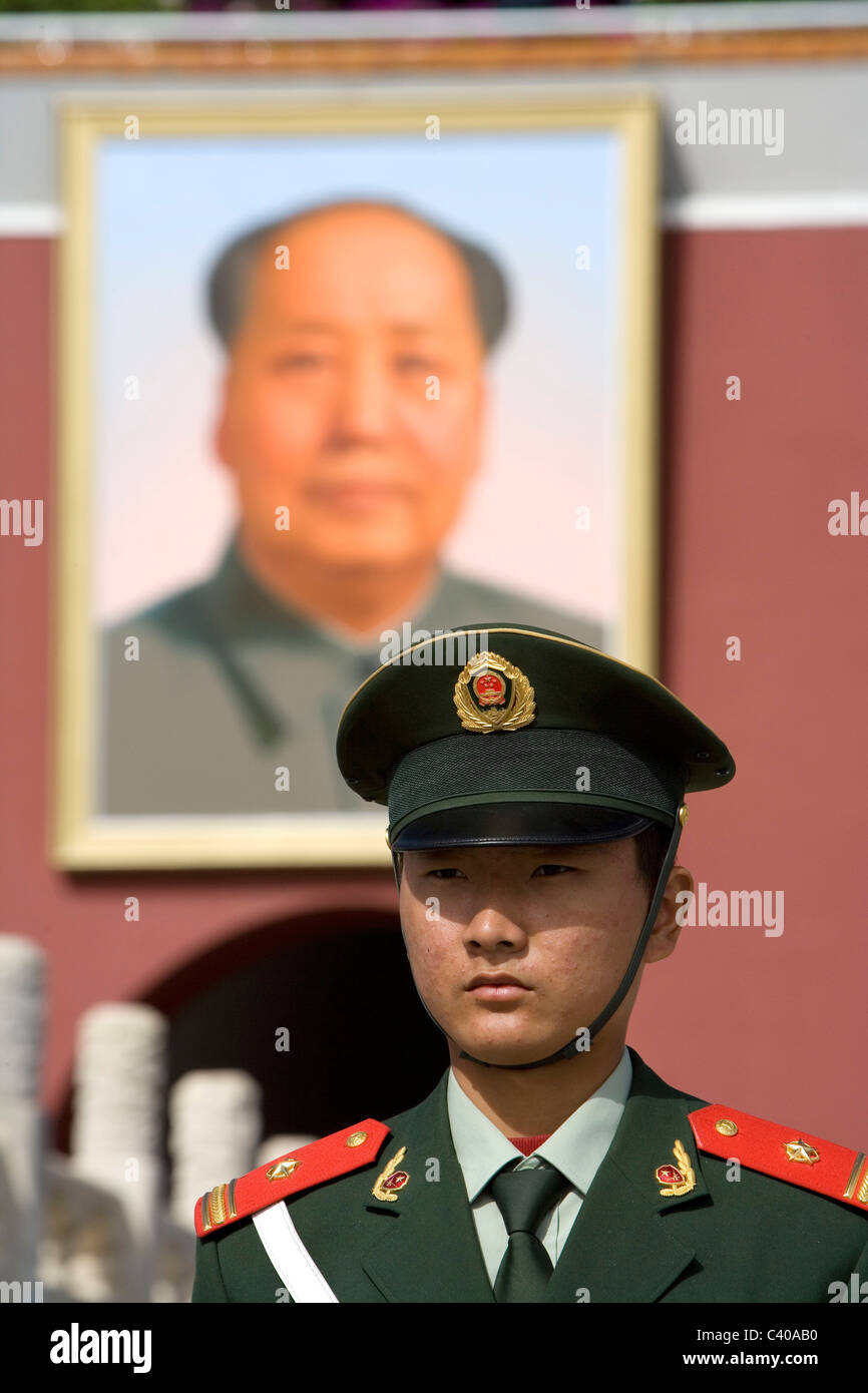 Beijing china policeman uniform hi-res stock photography and images - Alamy