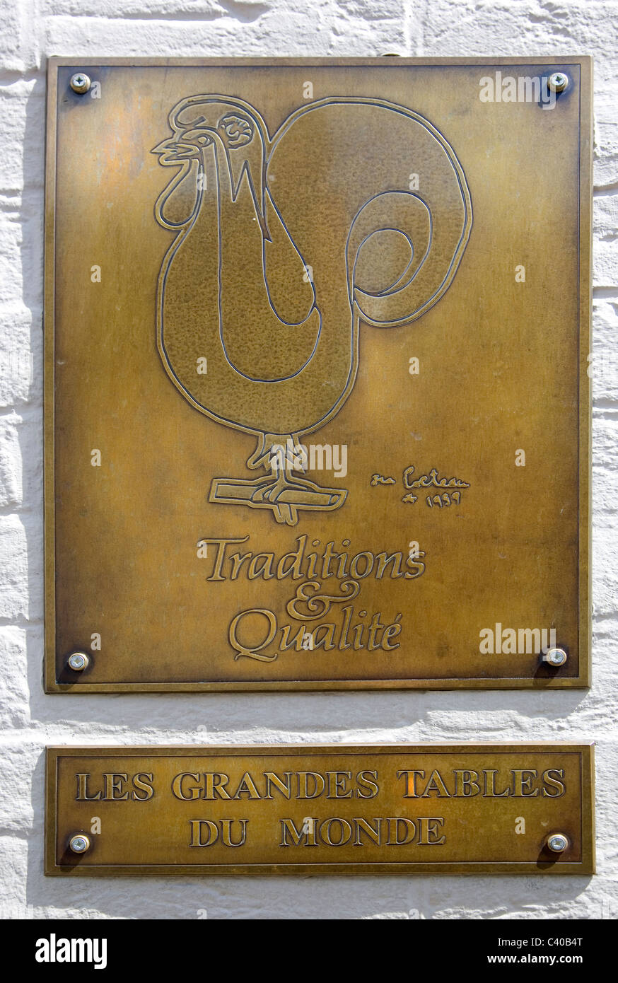 'Grand Tables of the World' sign outside Fat Duck in Bray, Berks Stock ...