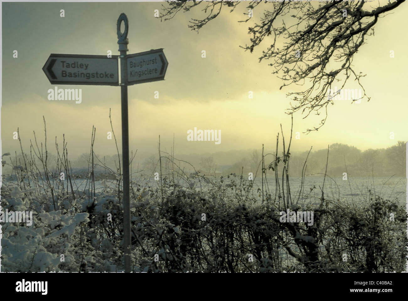 Sign post. Taken at the junction of Shaw's lane and Rimes Lane. Tadley ...