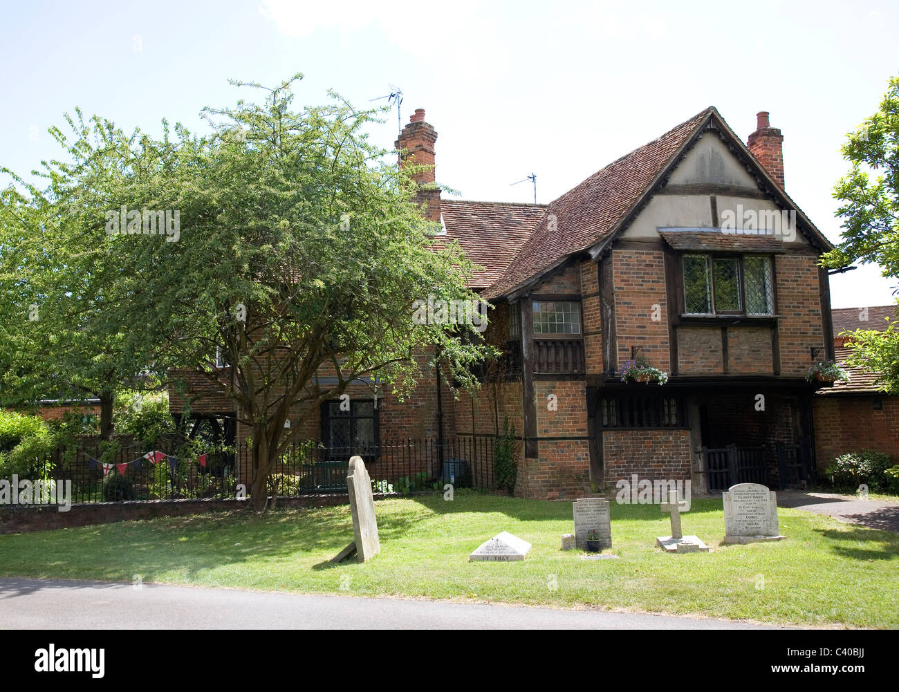 Bray parish church berkshire hi-res stock photography and images - Alamy