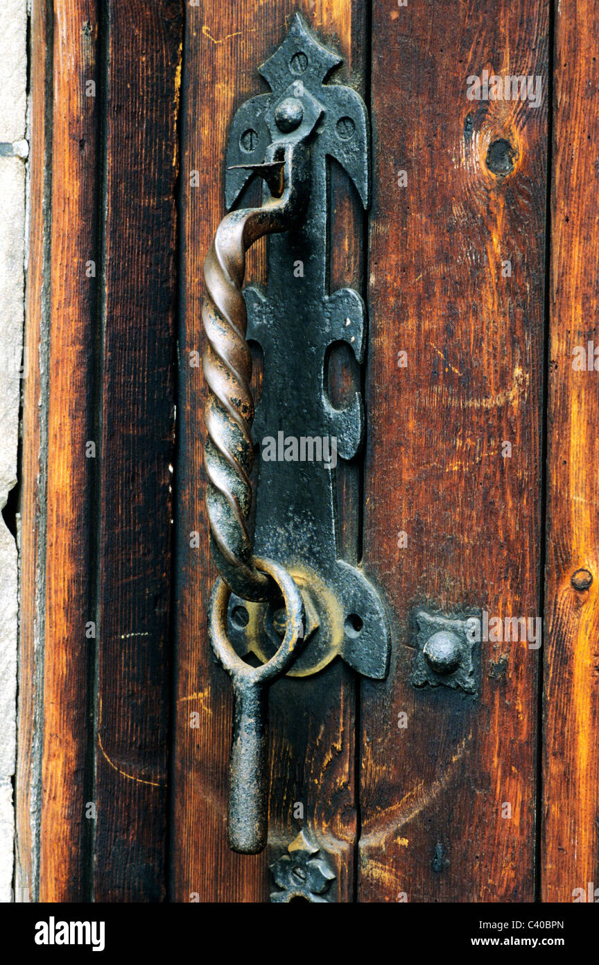 Perth, Fair Maid's House, Dirling pin on door handle, Scotland UK pins ...