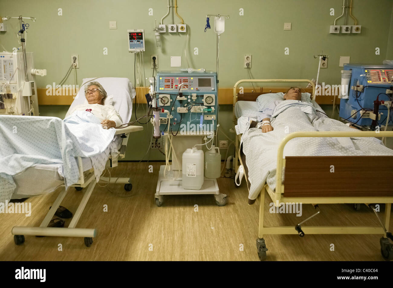 Dialysis machine in hospital ward Stock Photo - Alamy