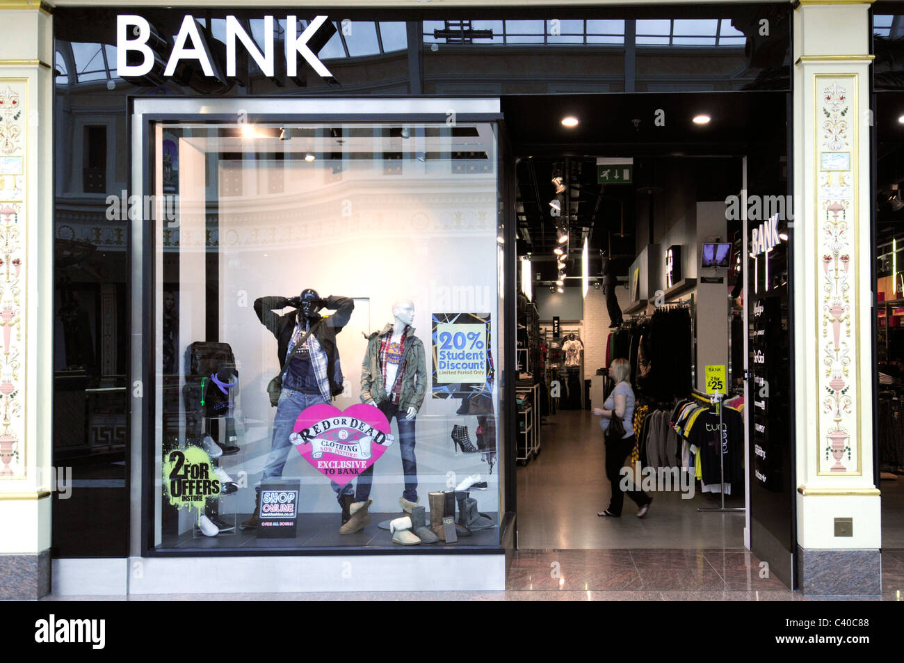 Ladies tailor hi-res stock photography and images - Alamy