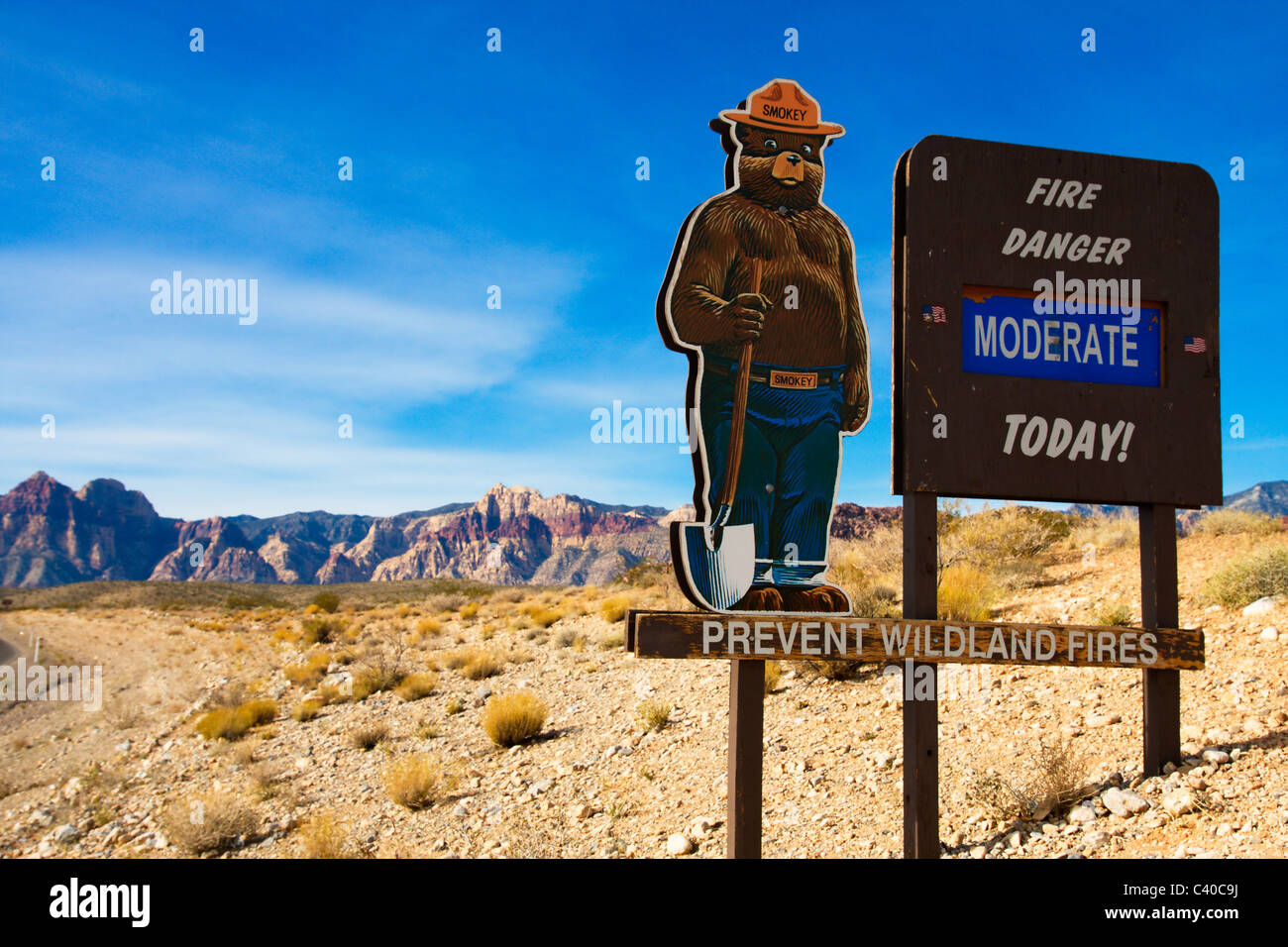 Heat warning desert sign hi-res stock photography and images - Alamy