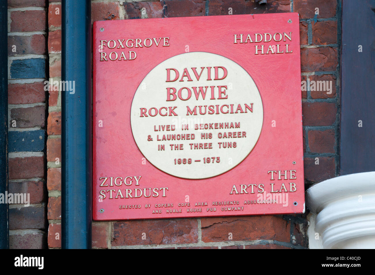 A plaque on Zizzi's Restaurant in Beckenham High Street commemorating ...