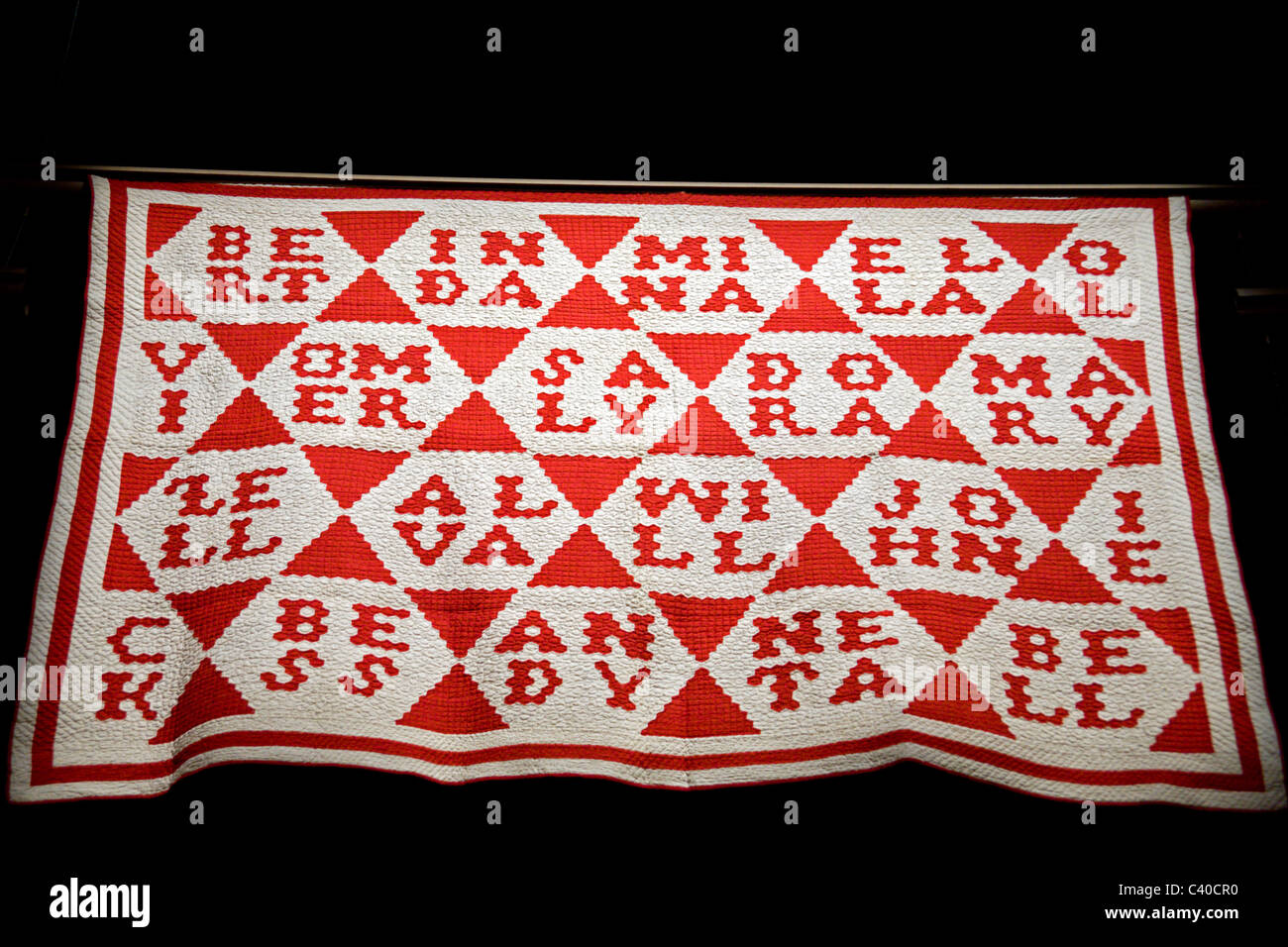 Red quilt hi-res stock photography and images - Alamy