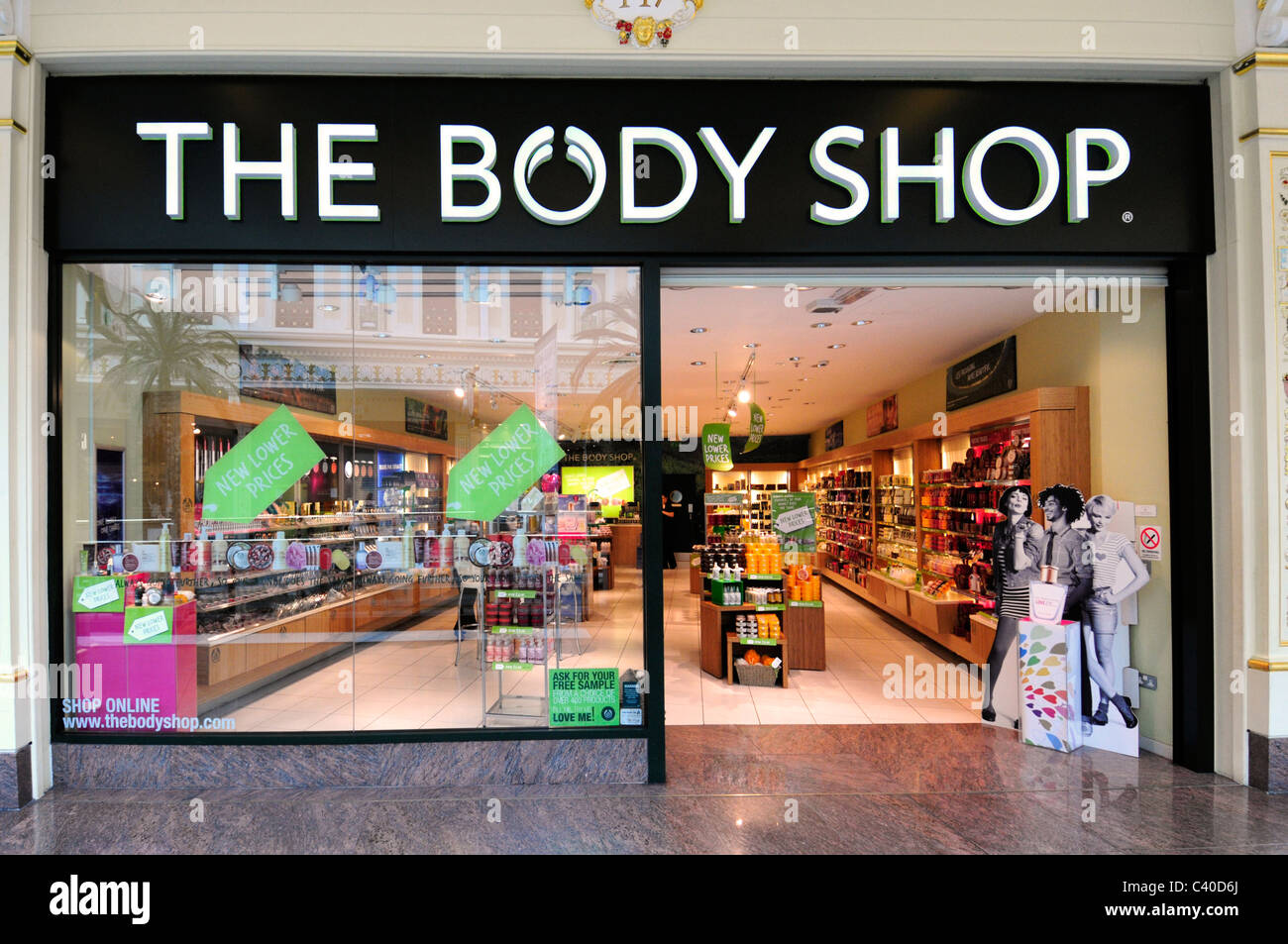 Body shop logo hi-res stock photography and images - Alamy