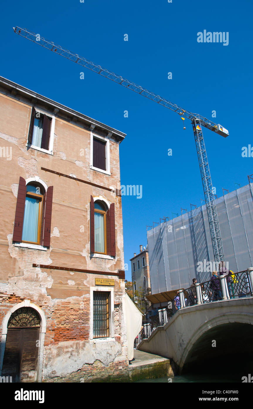 Italy city cranes crane hi-res stock photography and images - Alamy