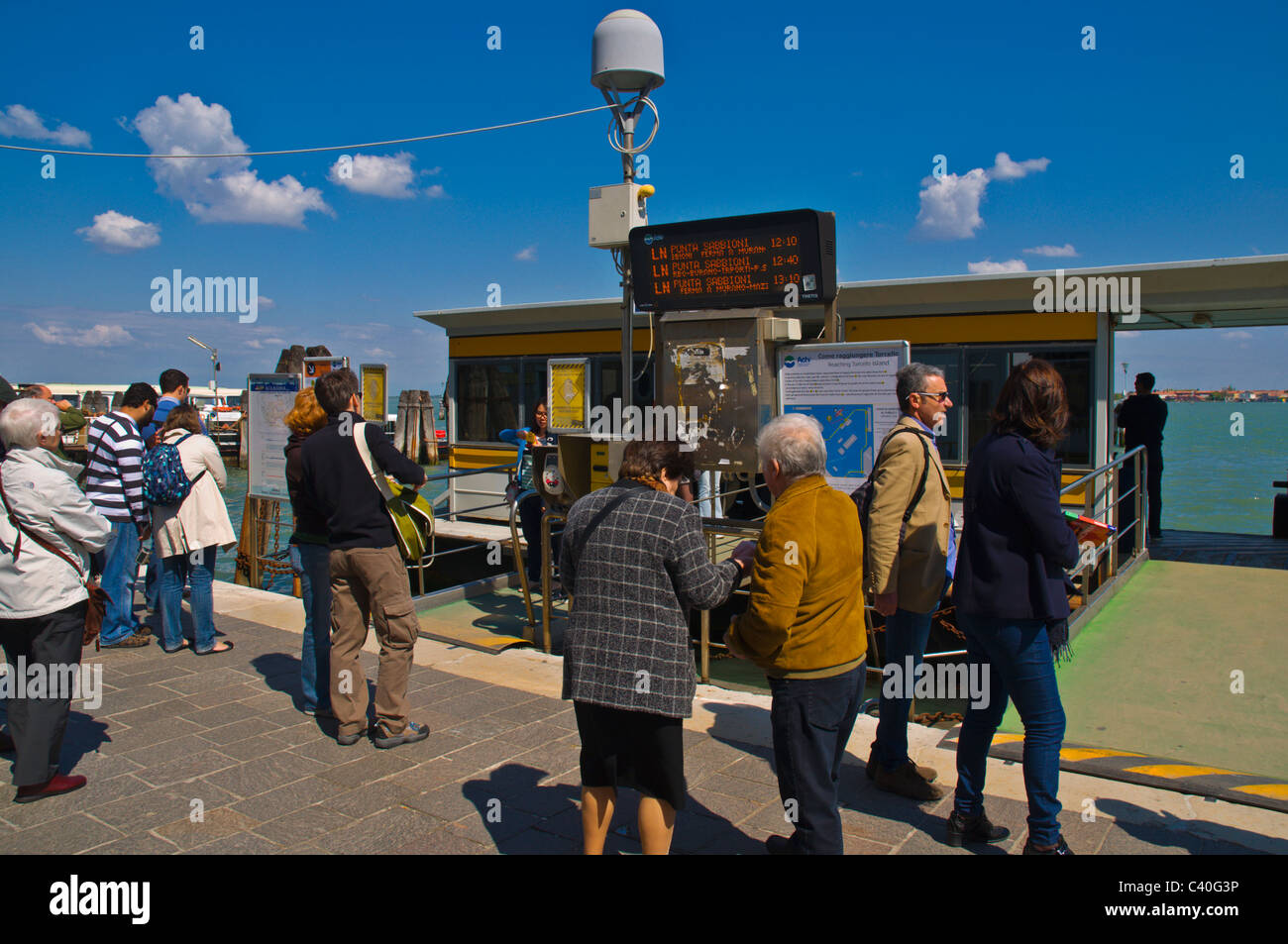 Water bus stop hi-res stock photography and images - Alamy
