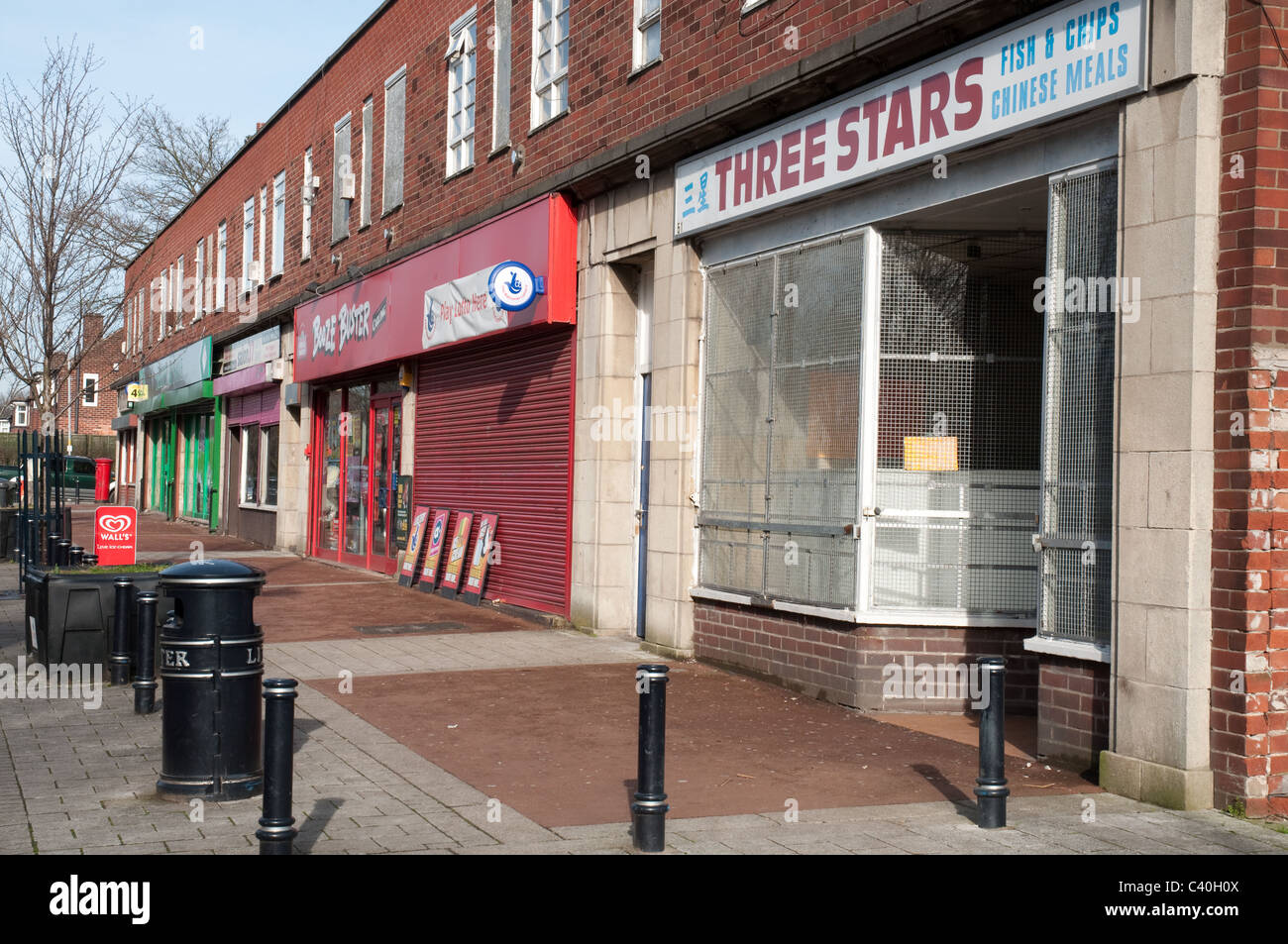 Row shops hi-res stock photography and images - Alamy