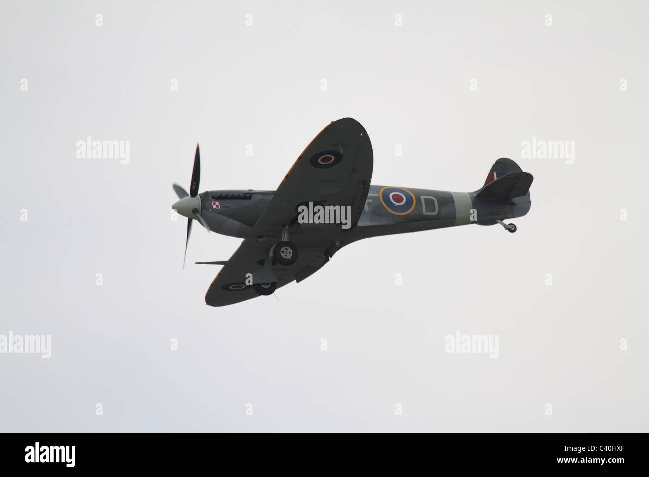 Supermarine Spitfire in flight WW2 fighter plane Stock Photo - Alamy