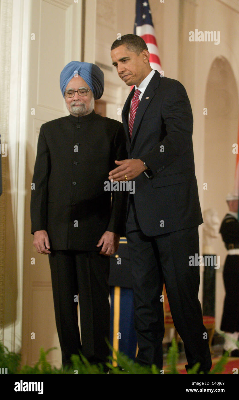US President Barack Obama and Indian Prime Minister Manmohan Singh take ...