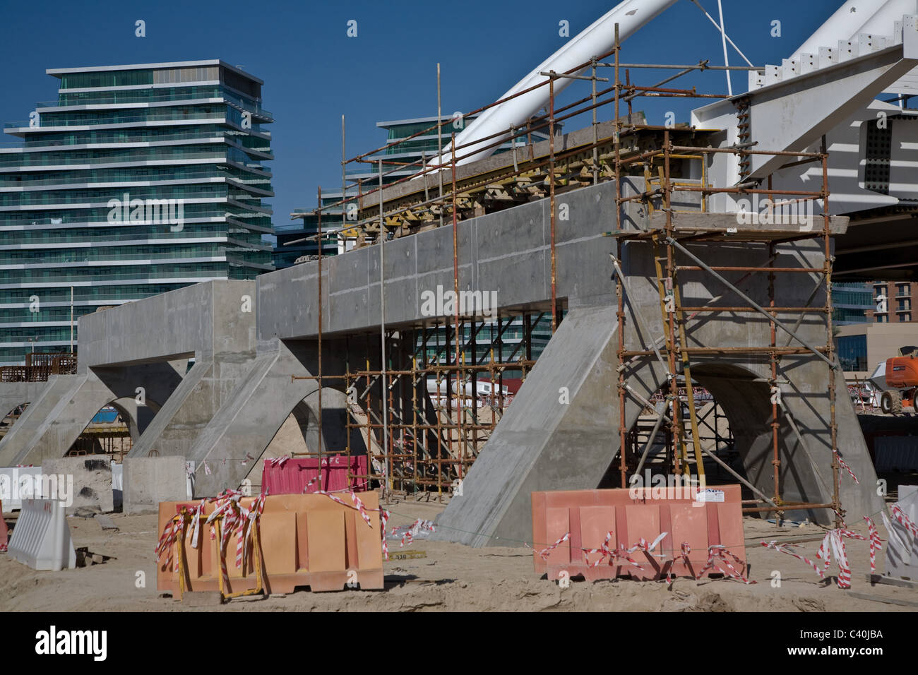 Bridge Construction al raha beach resort abu dhabi Stock Photo - Alamy