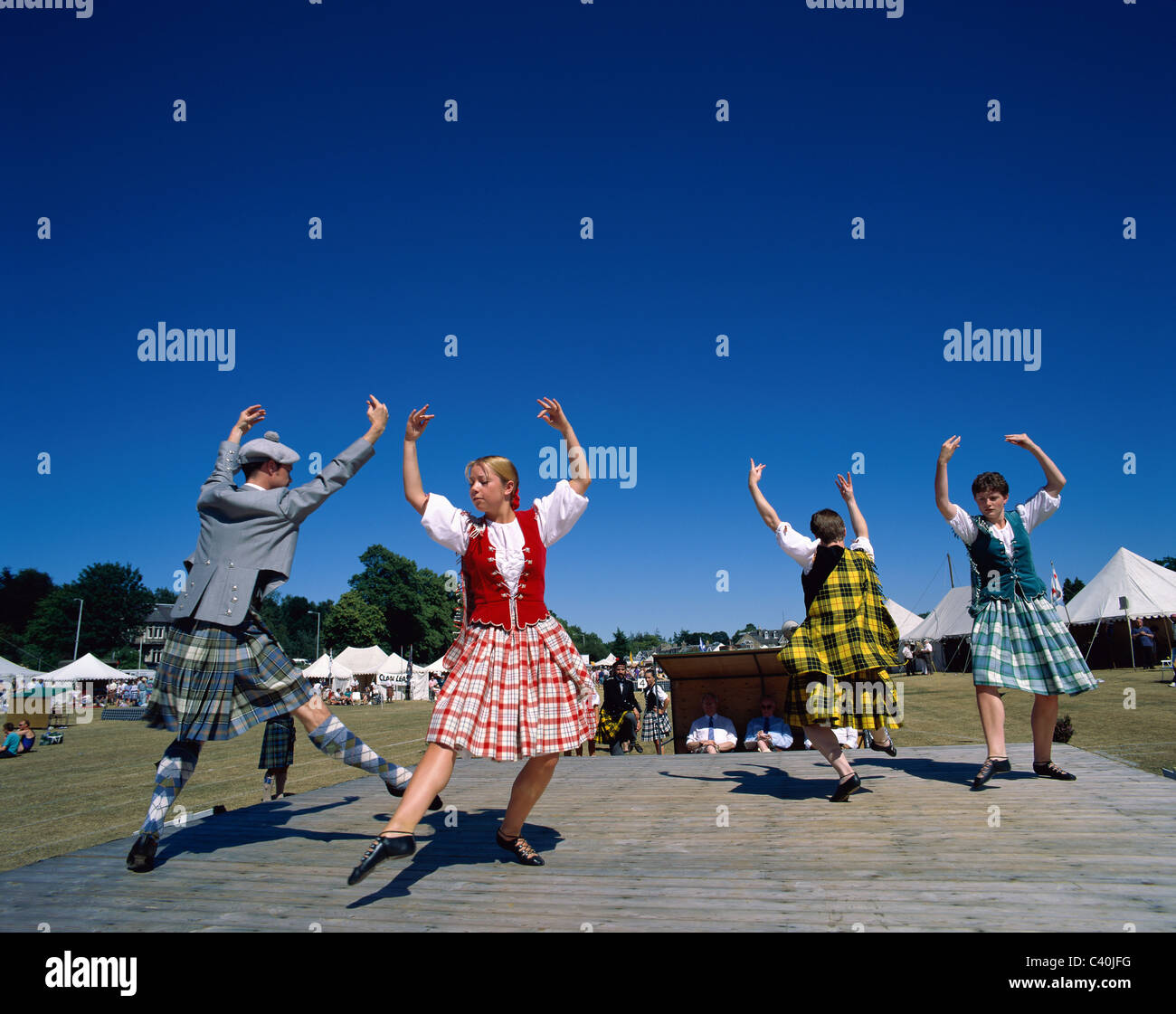 Dancers competing hi-res stock photography and images - Alamy
