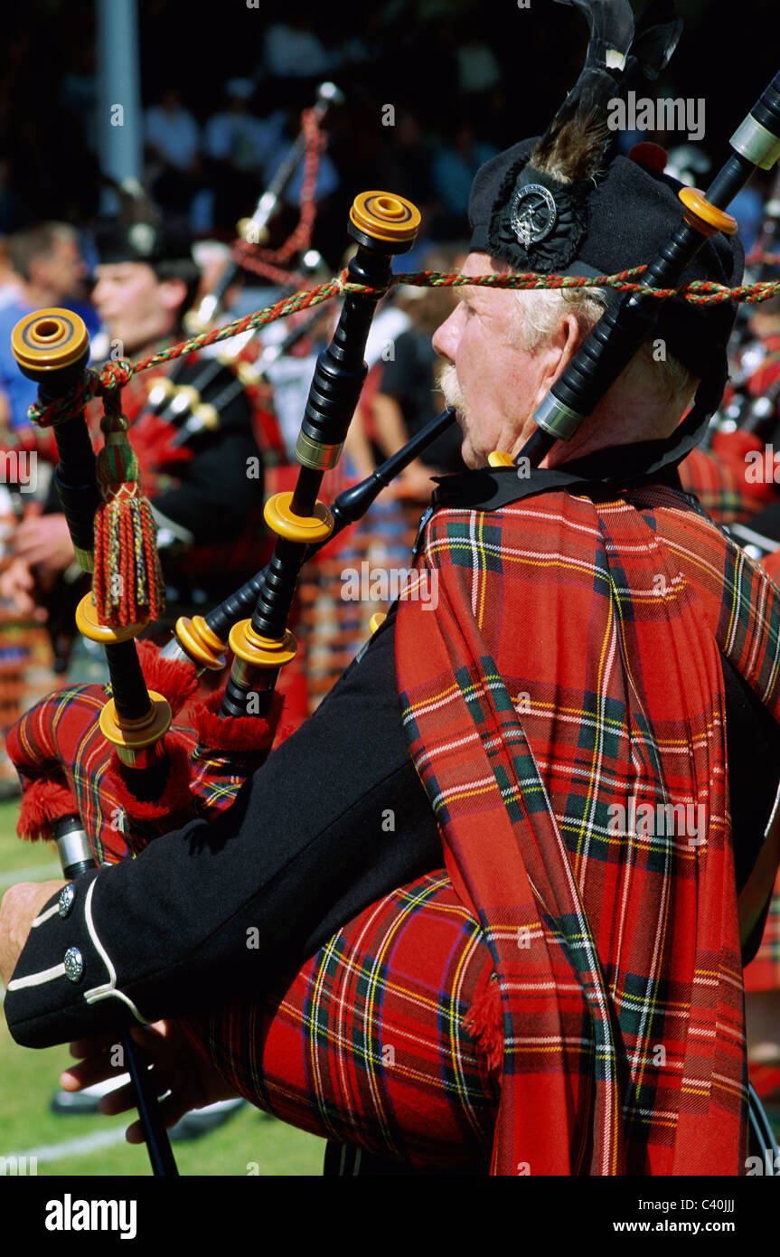 Bagpipers bagpipes hi-res stock photography and images - Alamy